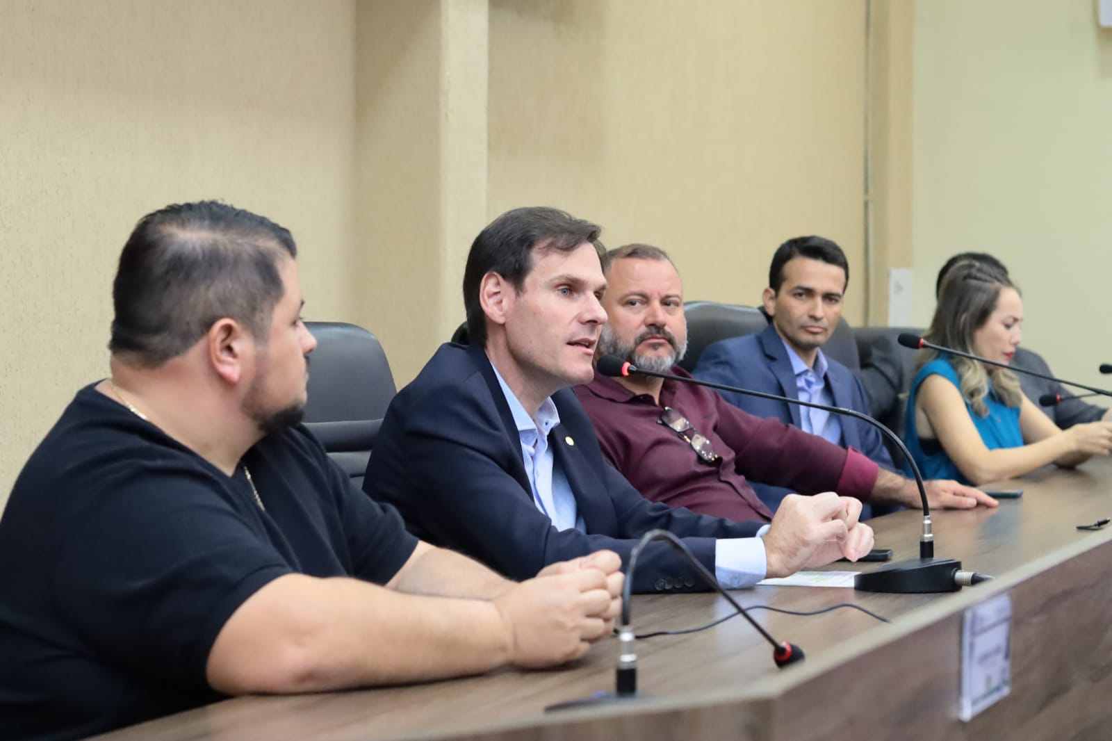 Em Aparecida de Goiânia, Lissauer é recepcionado e recebe apoio do ...